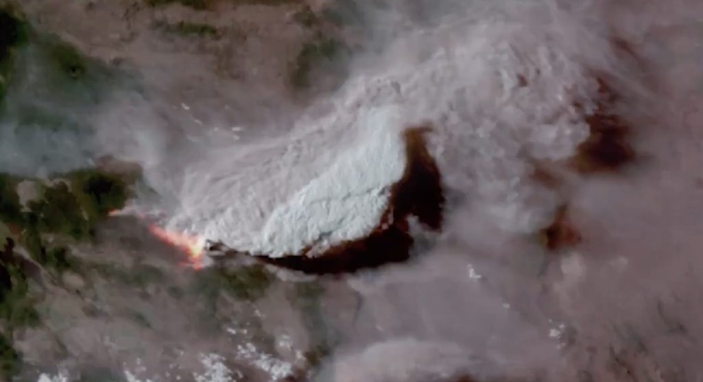 The Bootleg Fire in Oregon is so big it can be seen from space ...