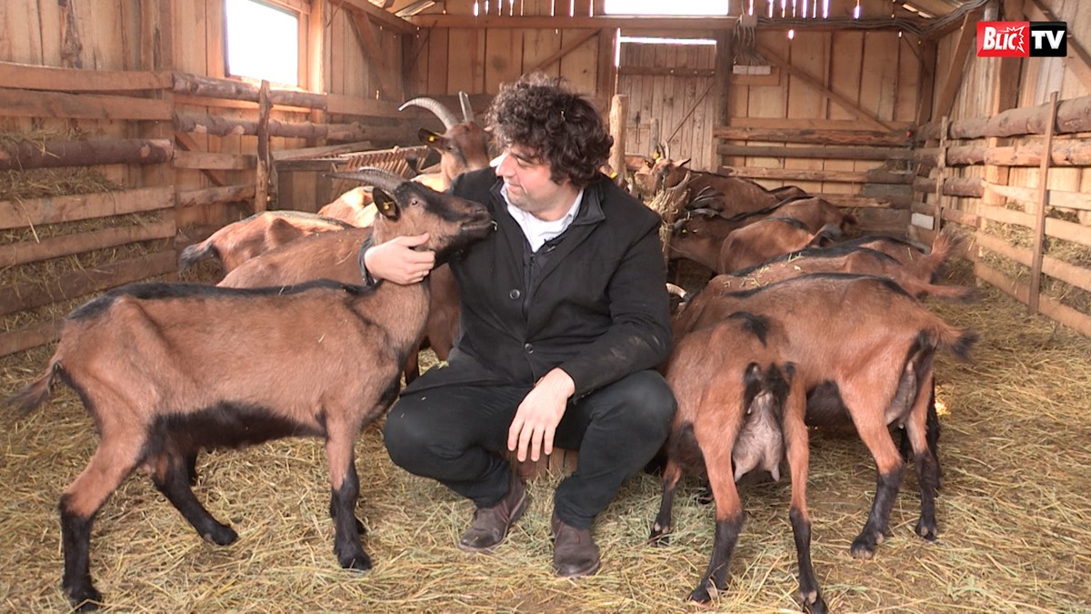 Glumac (40) se odselio iz Beograda, živi na selu: "Deci dajem nekuvano kozje mleko" - Blic