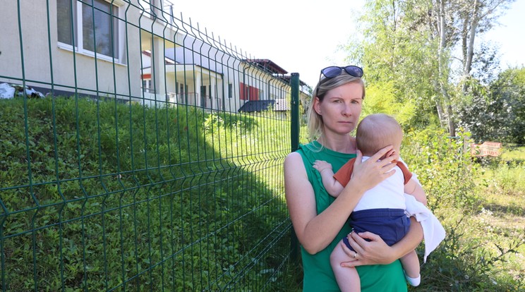 Várandósan tették utcára a veresegyházi lakóparkból a kismamát - Blikk