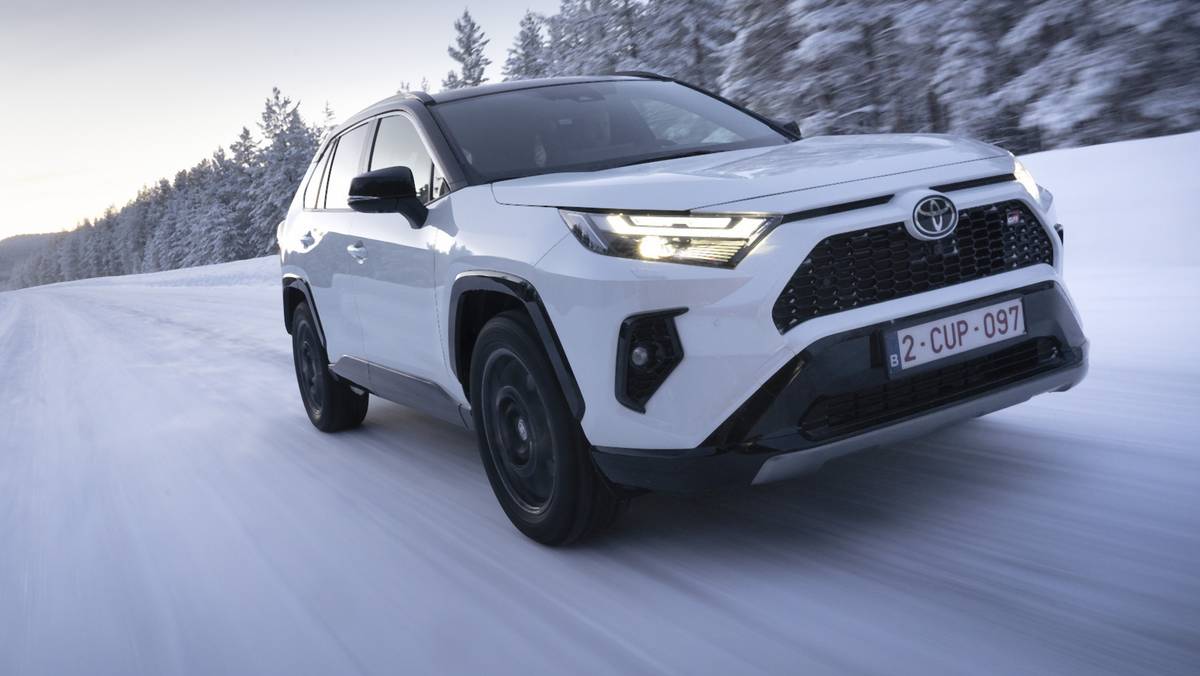Toyota RAV4 GR Sport. Czy warto zapłacić za nią aż tyle? Test, pierwsza ...