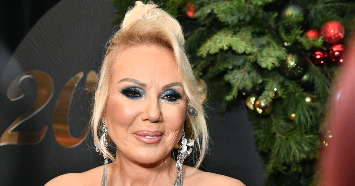 Lepa Brena podelila snimak leta iz prve klase - Blic