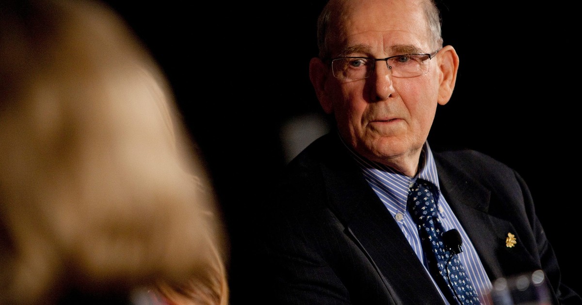 Top economist Gary Shilling says a recession and a deep stock-market ...
