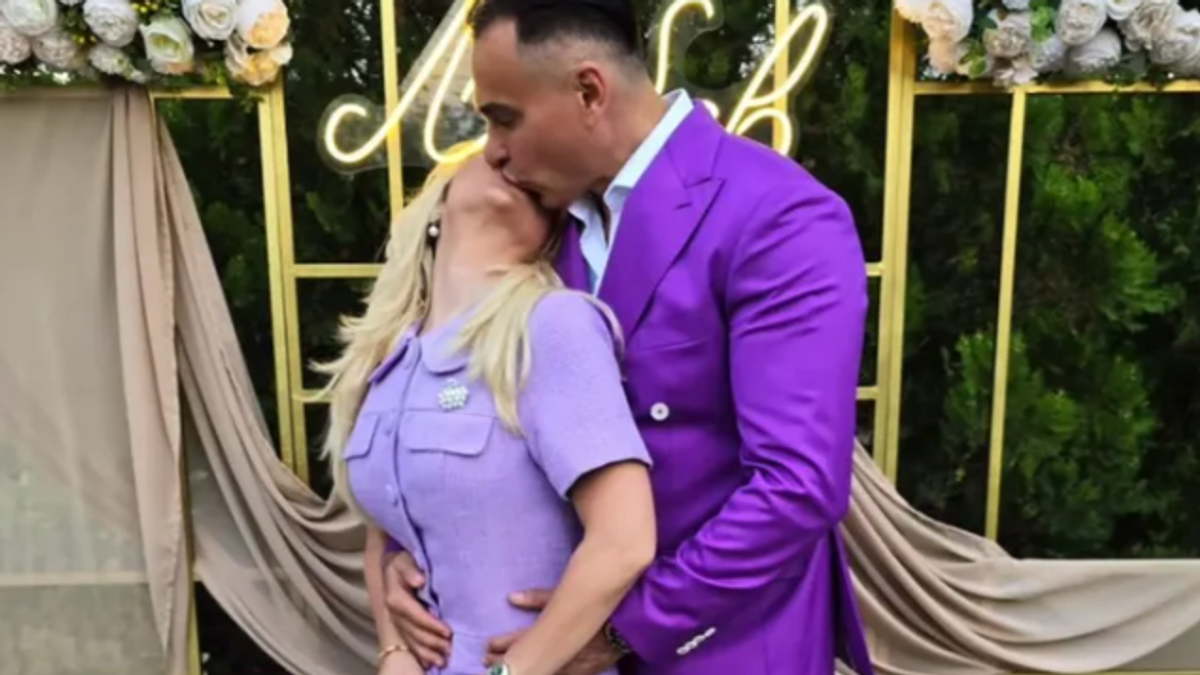 Dragan u satenskom ljubičastom odelu grli i ljubi Jovanu Jeremić: Milioner pozirao sa ...