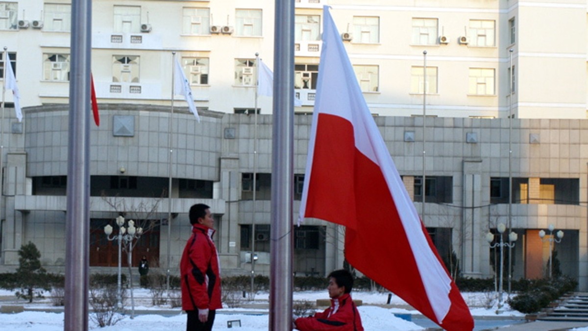 Nowe prawo wg PiS: każdy ma wywiesić flagę - Wiadomości