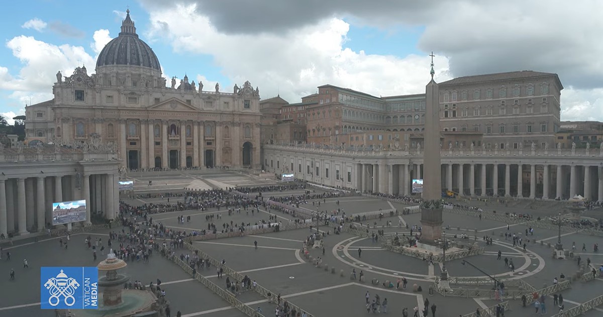 Watykan. Konklawe. Plac Świętego Piotra [NA ŻYWO] - Wiadomości