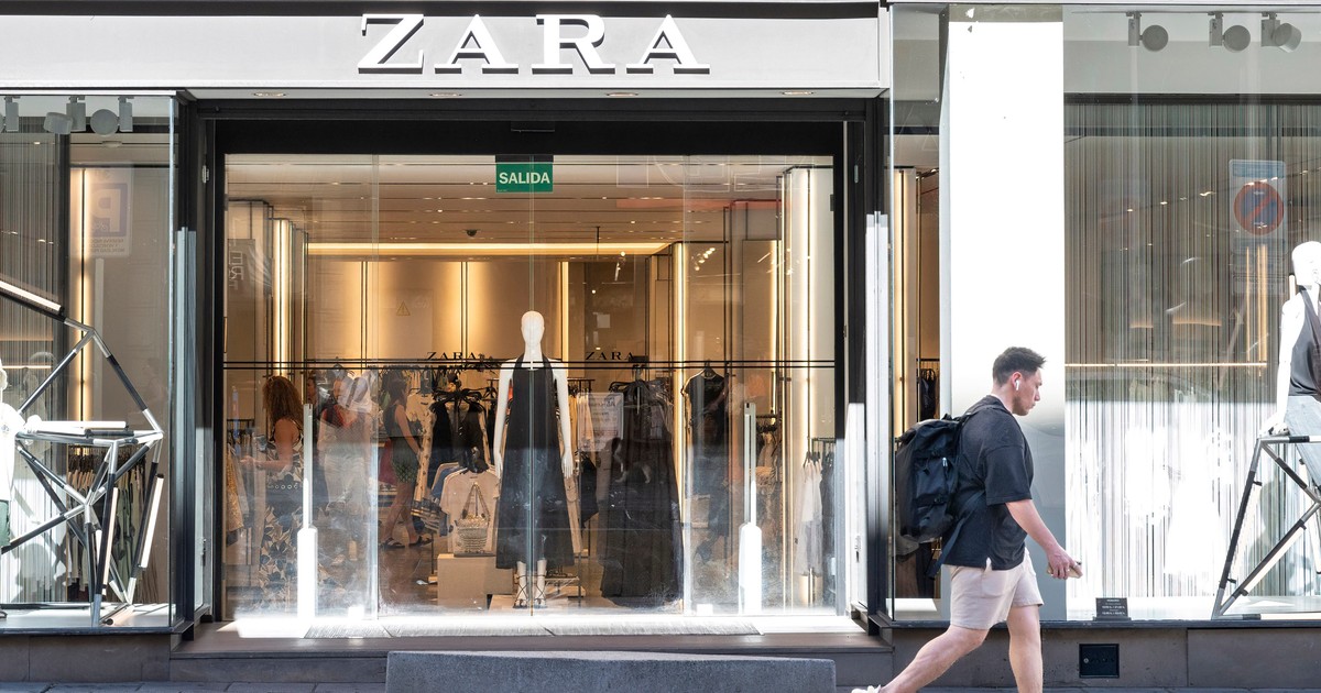 Zara has pulled an ad campaign after critics said it resembled images ...