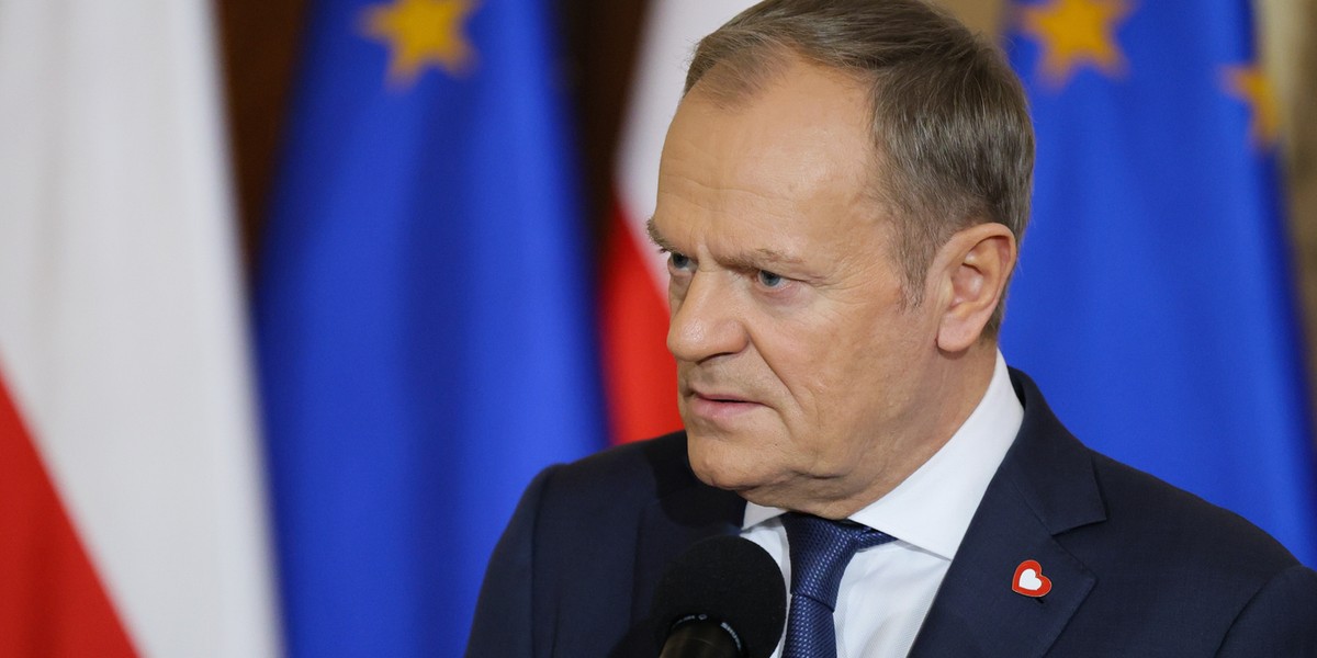 Spięcie Donalda Tuska z pracownikiem TV Republika. Spięcie Donalda Tuska z pracownikiem TV Republika.