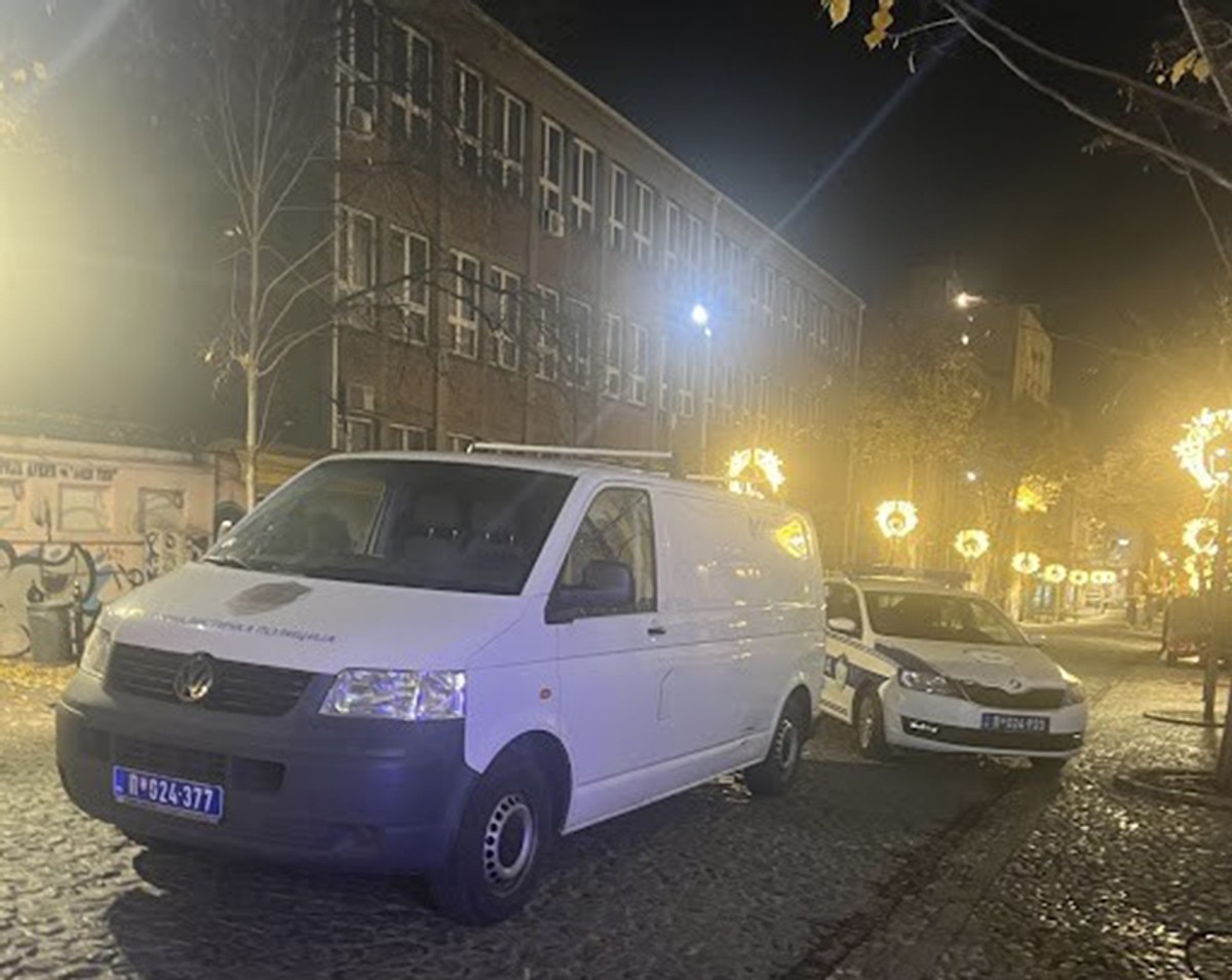 Prve fotografije sa mesta pucnjave u Skadarliji: Lokal ispražnjen, jake policijske snage na licu ...