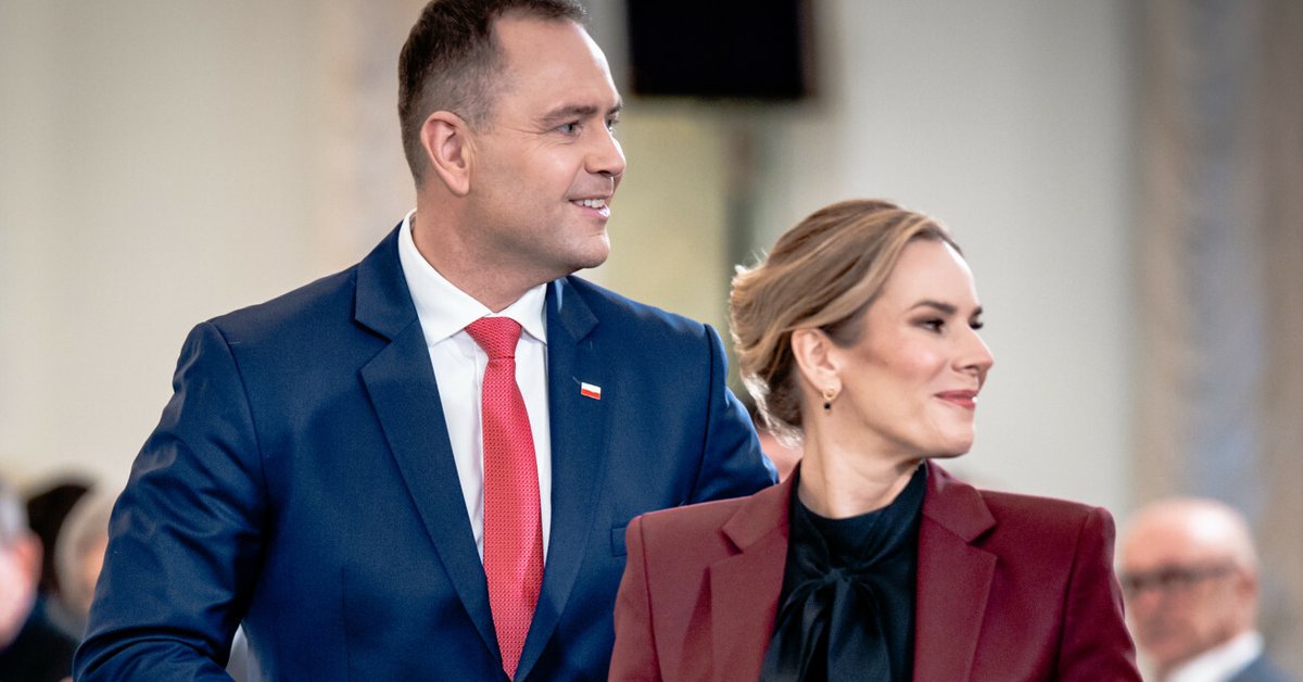 Karol i Marta Nawroccy zapozowali do zdjęcia. Internauci zwrócili uwagę ...