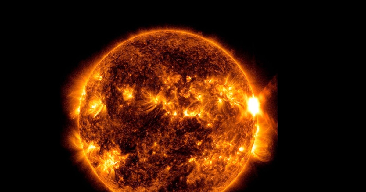 Sun smacks Earth with 2 powerful, back-to-back X-class solar flares ...