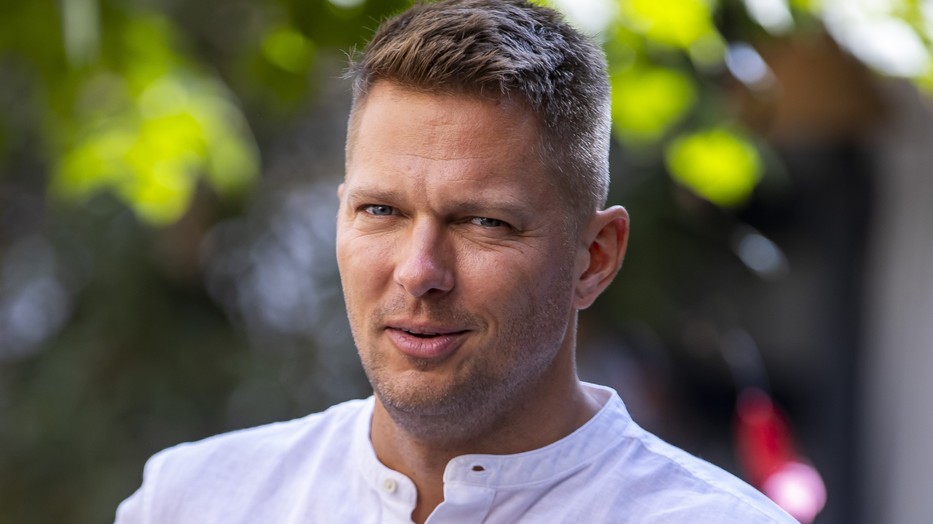 Mindent elárult a Nagy Ő szépfiúja: így ismerkedtek meg csodaszép ...