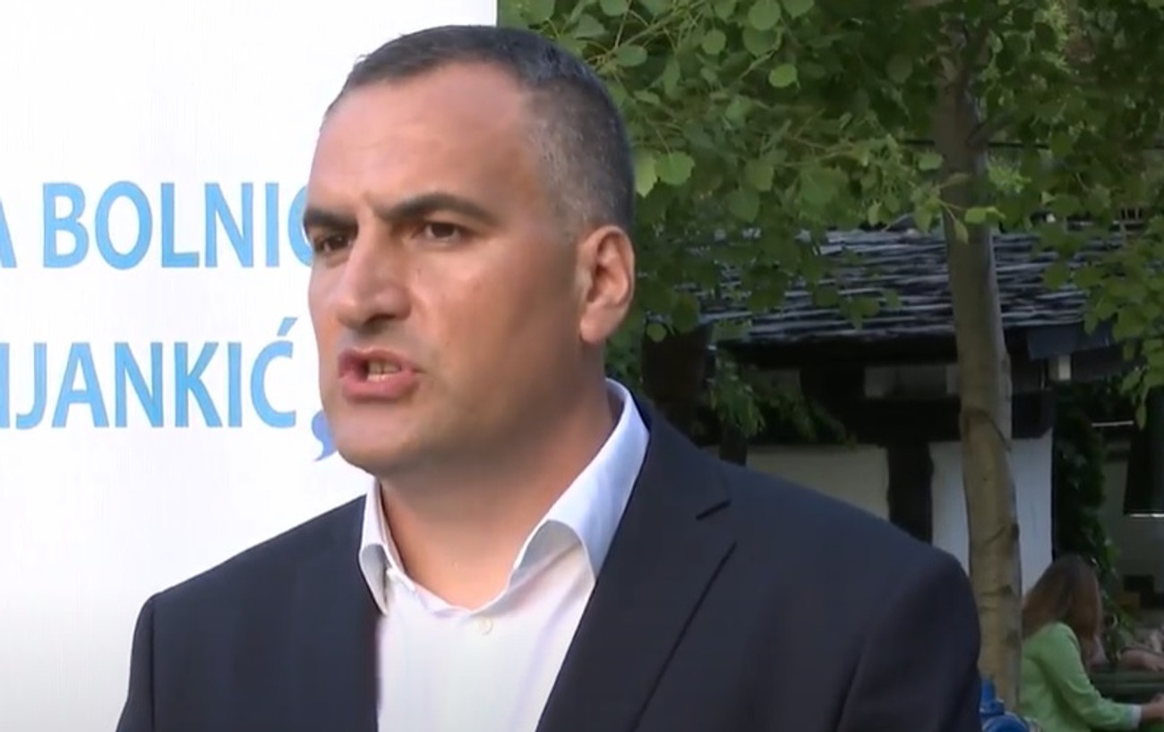 Doktor Kurtalić iz Bihaća spasio bebu u gradu koja se gušila u majčinom ...