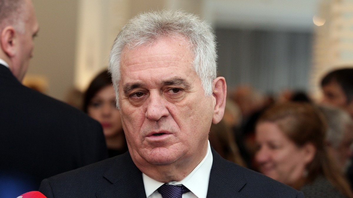 Pričalo se da je Tomislav Nikolić zbog ove poznate i fatalne plavuše ugrozio brak sa ženom ...