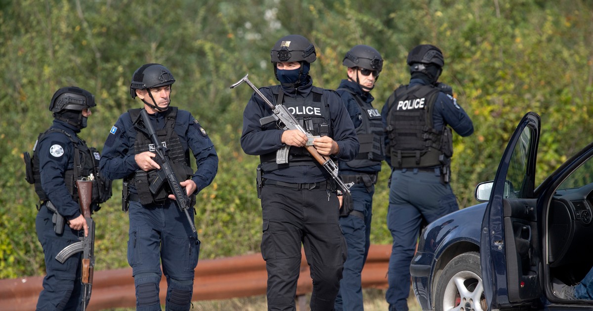 Treći dan blokirane zgrade srpskih institucija na severu KiM - Blic