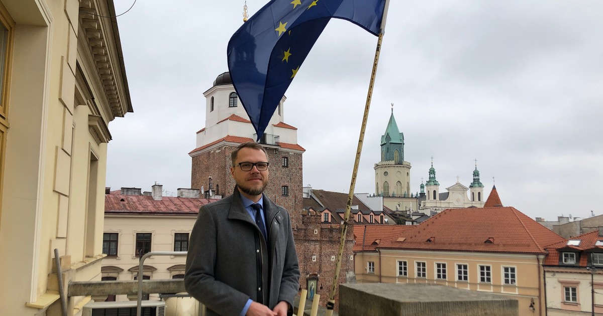 Flaga Unii Europejskiej zawisła nad Lublinem - Wiadomości