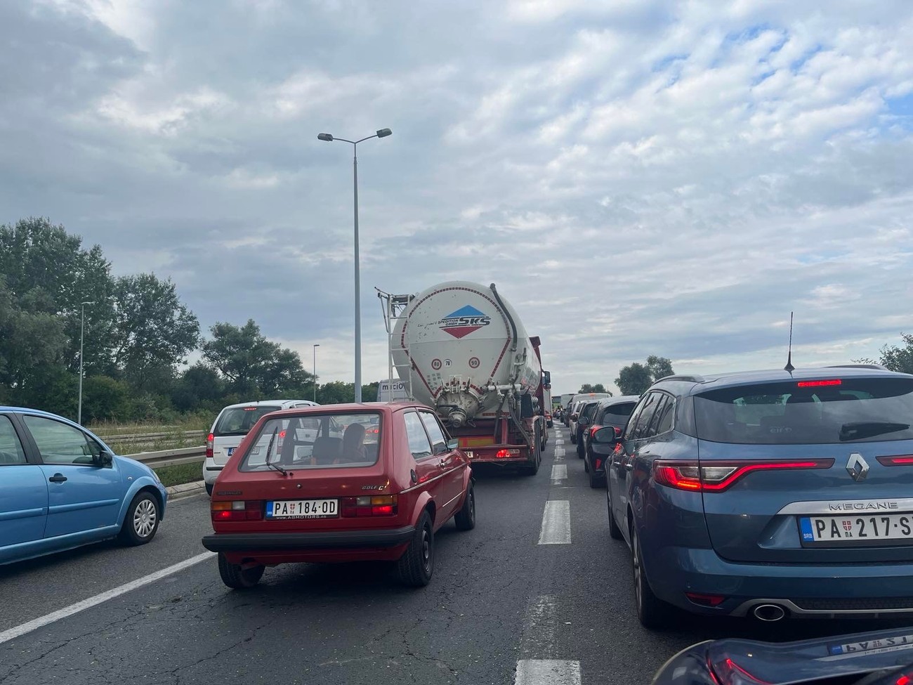 Lančani sudar kod Pančevačkog mosta, 4 automobila slupana - Blic