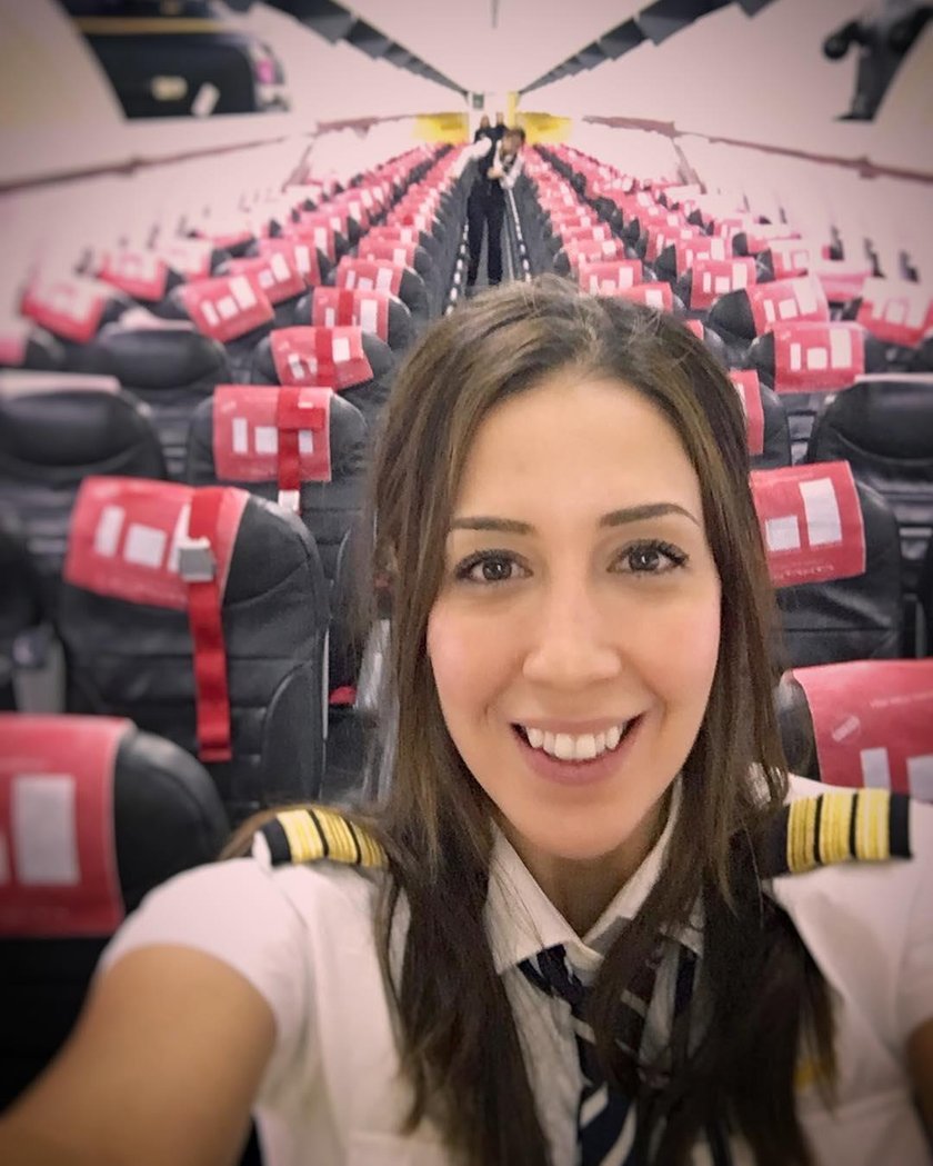 Eser Aksan Erdogan. Kobieta pilot chwali się pięknym życiem Eser Aksan Erdogan. Kobieta pilot chwali się pięknym życiem