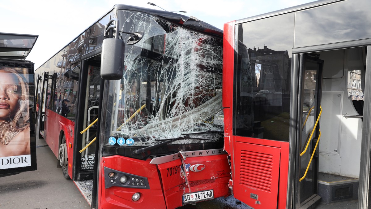 Oglasio se doktor o stanju povređenih u udesima autobusa kod Umke i na Novom Beogradu - Blic