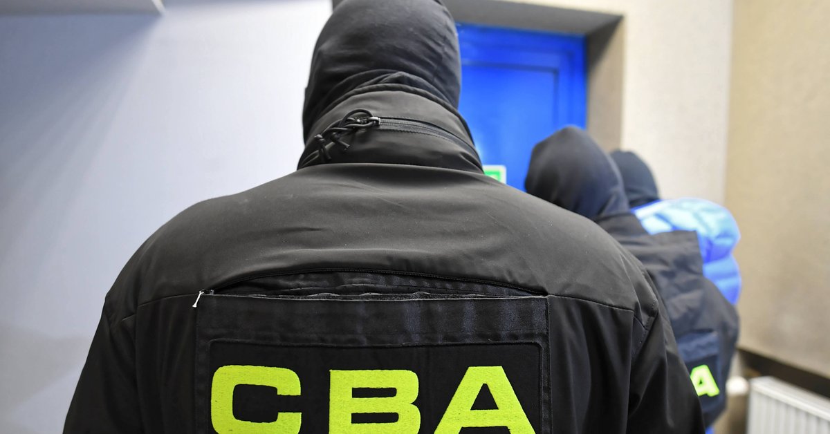 Opozycja chce likwidacji CBA, rząd daje podwyżki pracownikom. "Skok na ...