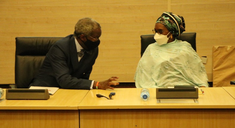 Senate summons Fashola, Ahmed, others over discrepancy in contract sum ...