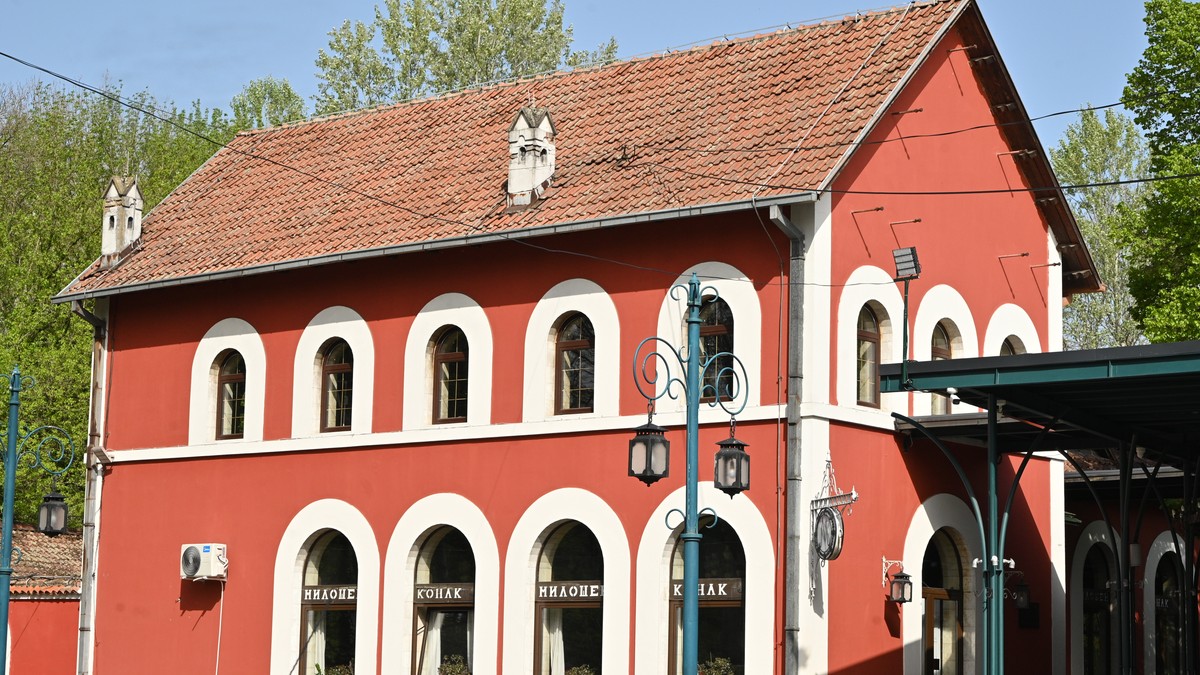 Bomba bačena na poznati restoran: Prve slike sa lica mesta - Blic