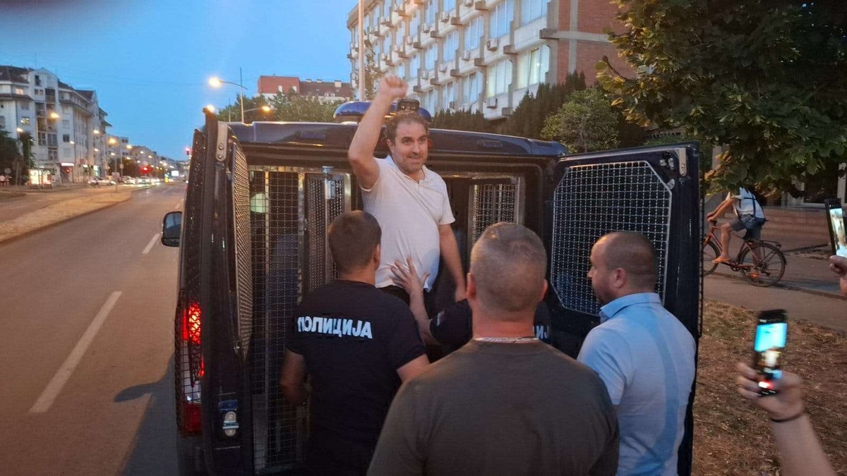 Poslanik PSG Radivoje Jovović uhapšen tokom blokada u Nišu - Blic