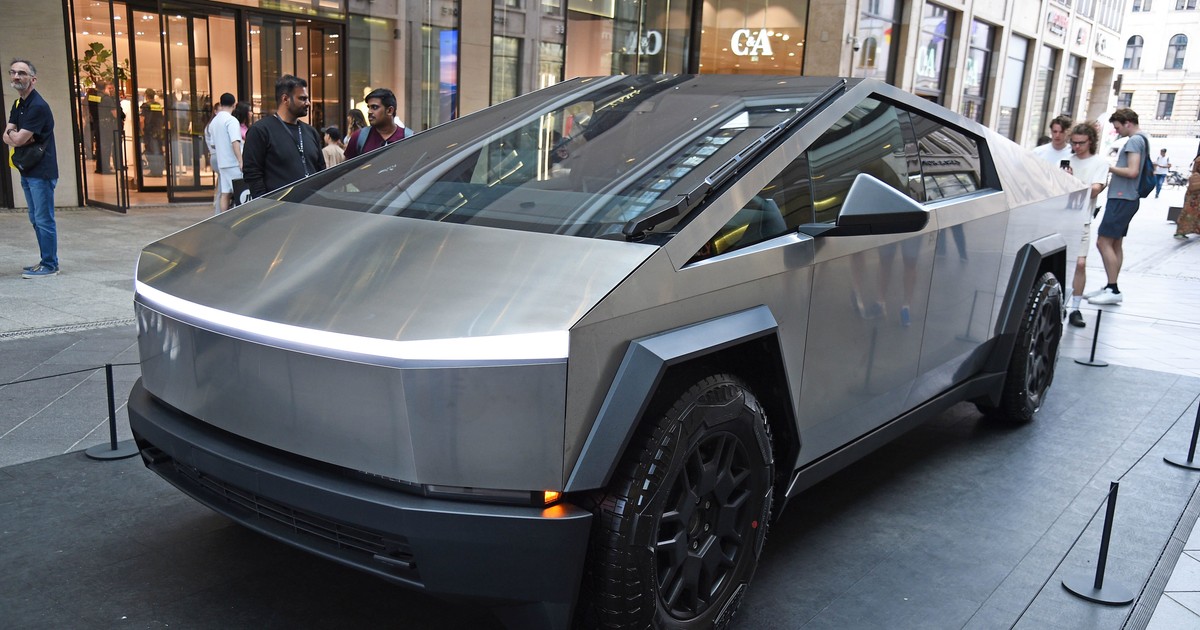 Tesla tells workers on Cybertruck line no 'need to report to work' for ...