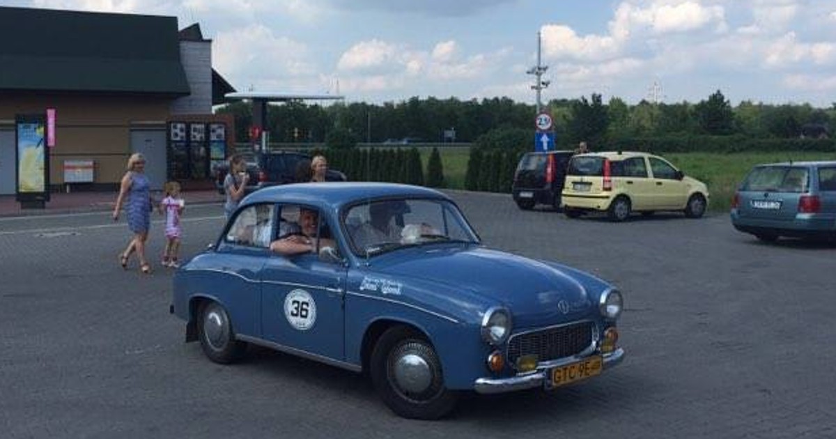 Pomorska Syrenka 104 "wozi się" po Europie. Prawie od zera stworzył ją ...