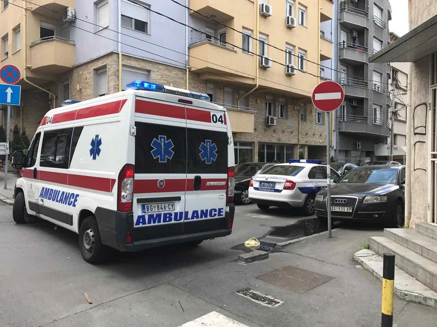 DRAMA NA ZVEZDARI "Lažna" bomba ispod automobila koji je nedavno razbijen, a VLASNIK PRETUČEN - Blic