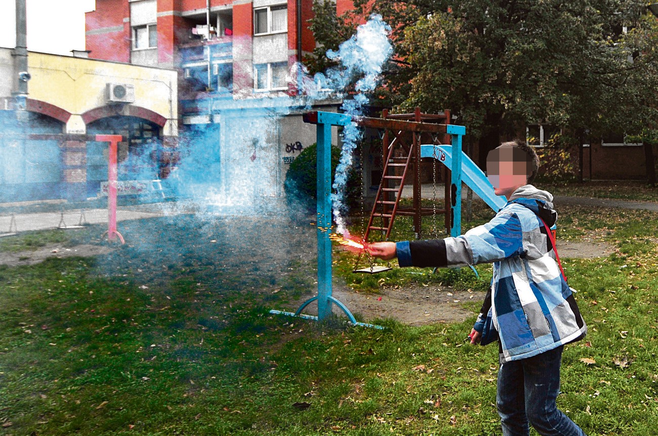 NAJČEŠĆE POVREDE OD PETARDI SU NA DVA KRITIČNA MESTA Devojčica iz ...