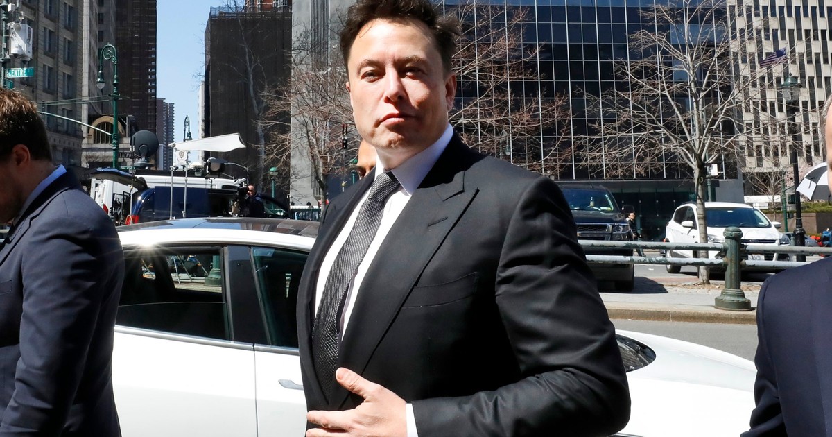 Elon Musk revealed how a tiny internal camera in Tesla vehicles is ...