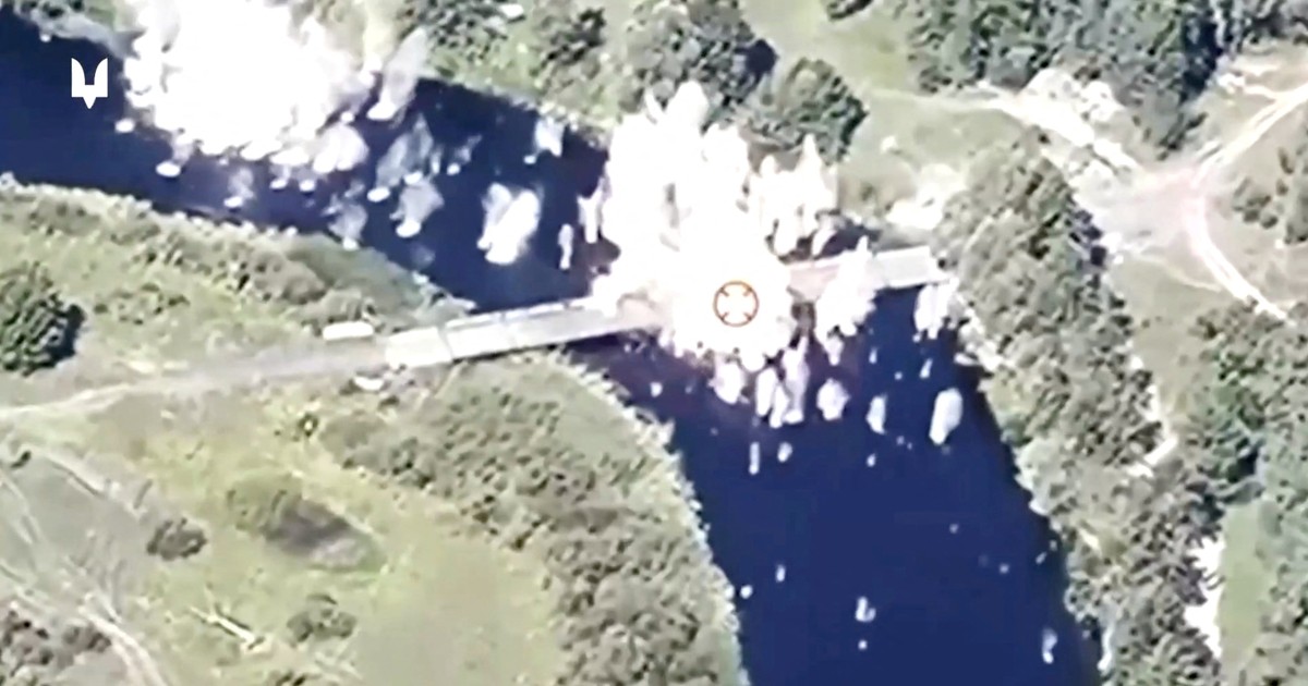 Newly released satellite images show the bridges Ukrainian strikes ...