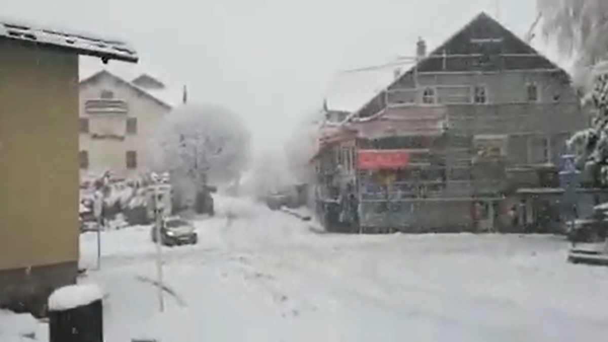 Sneg u Hrvatskoj NAPRAVIO HAOS: Udesi i kolone vozila na putevima (VIDEO) - Blic