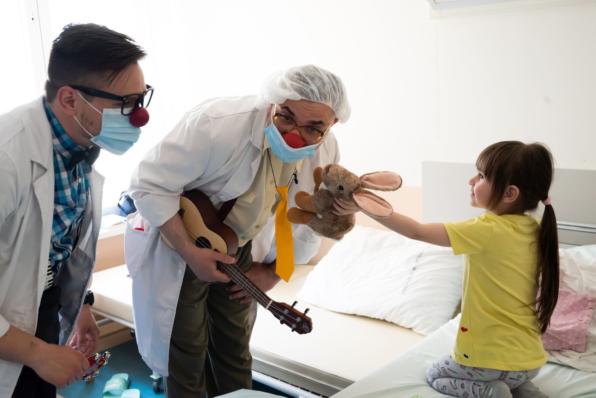 Piros Orr Bohócdoktorok: már Kaposváron is segítik a beteg gyerekek ...