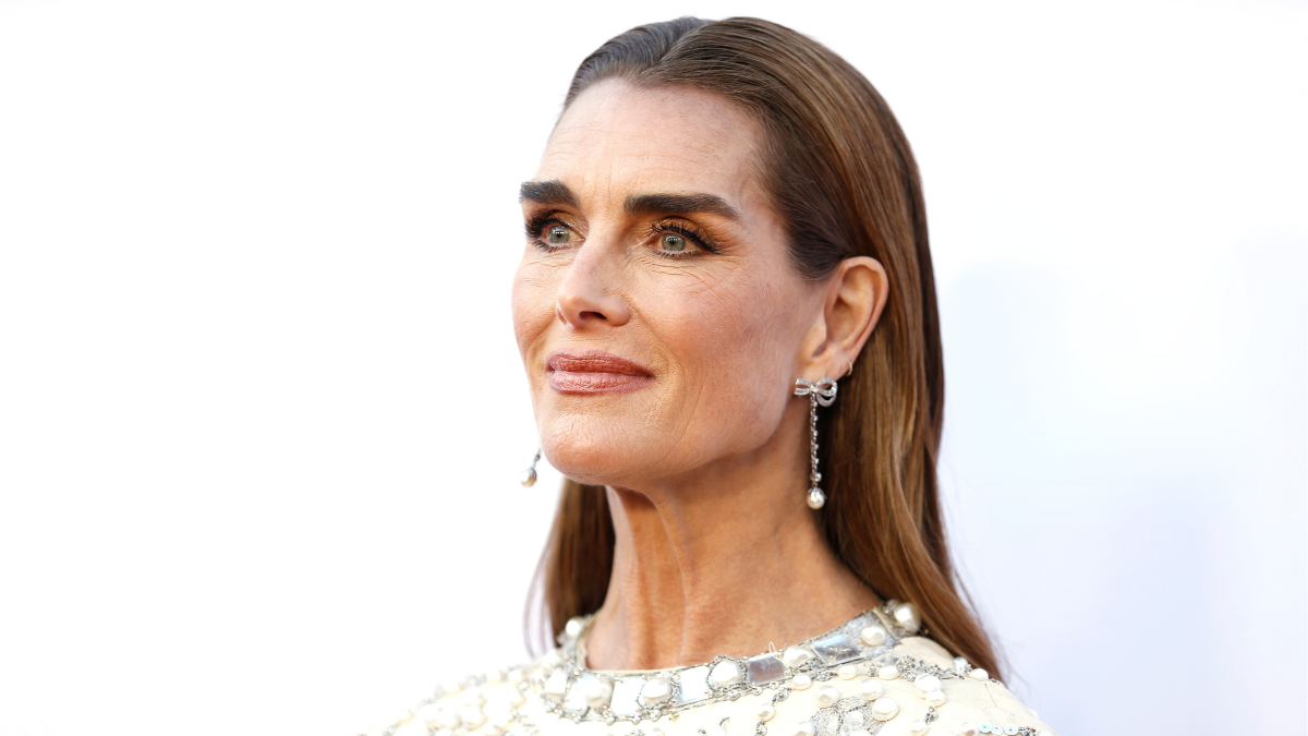 Az 59 éves Brooke Shields bikinis fotói szürreálisan gyönyörűek, a ...