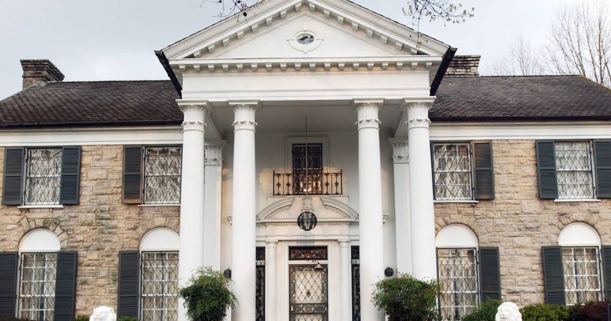 Take a look inside Graceland — the Memphis mansion that Elvis Presley ...