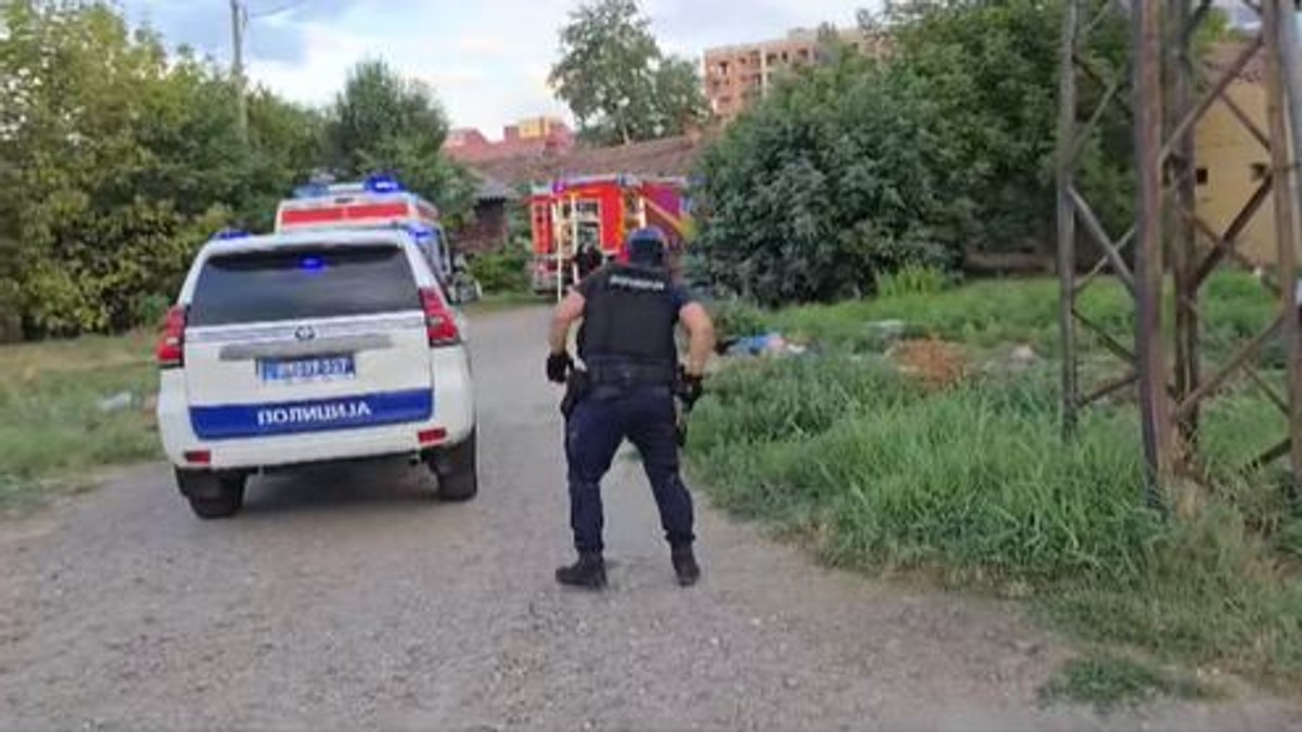 Drama u Novom Sadu: Muškarac ispalio više hitaca iz pištolja na vatrogasce, pa se zabarikadirao ...