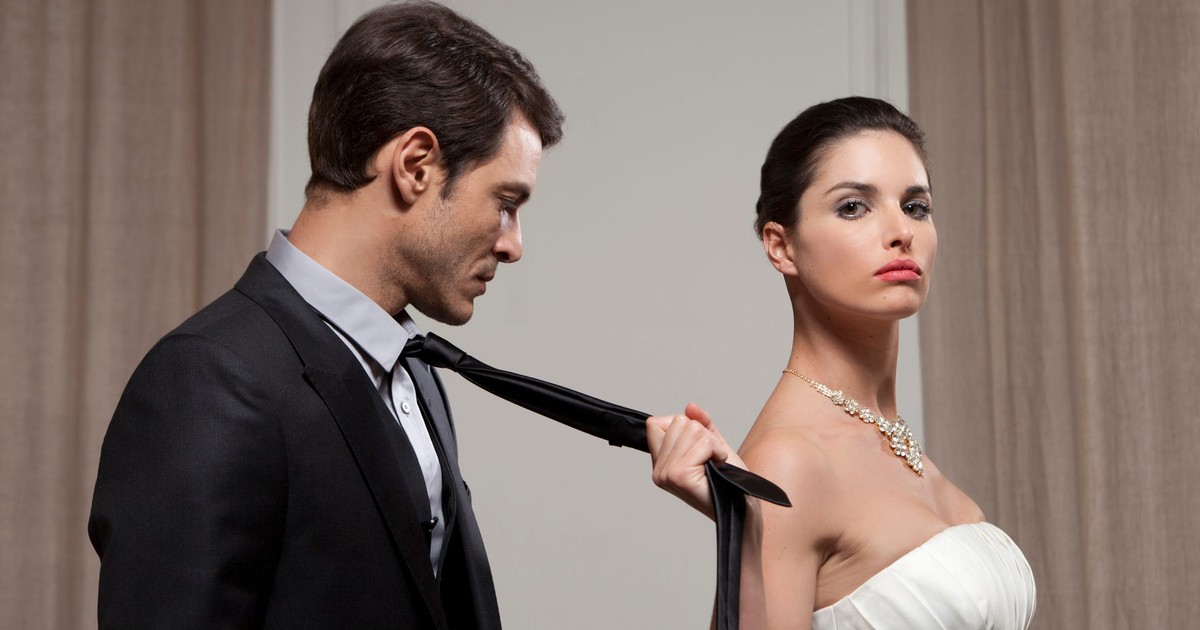 What happens when men in straight relationships give the woman the ...