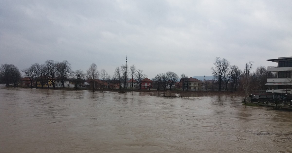 IZLILE SE SITNICA I LAB Poplavljene kuće i oranice na Kosovu - Blic