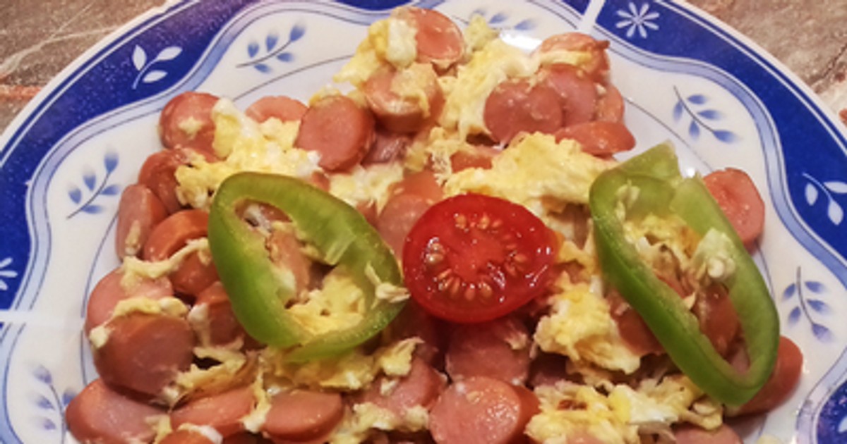Tojásos sült virsli lilahagymával recept