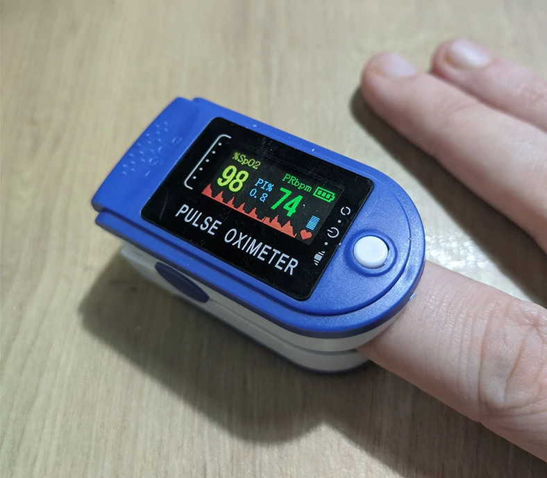Pulsoksymetr - jak działa i jak go używać?