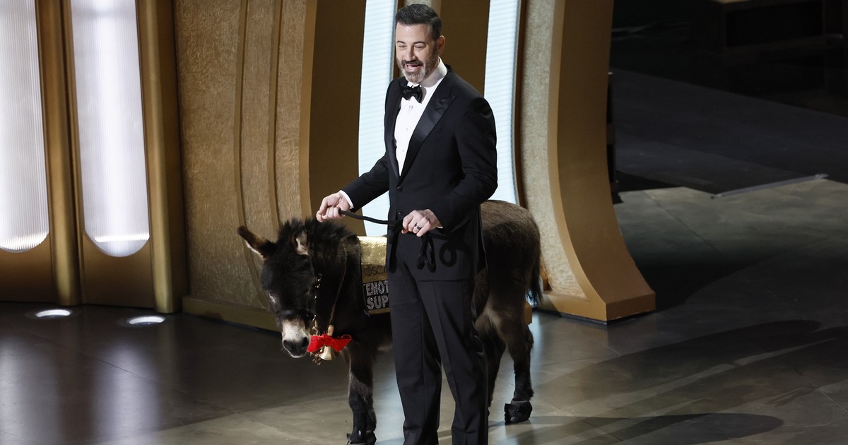 Oscary 2023. Jimmy Kimmel wyszedł na scenę z osiołkiem. PETA reaguje ... Oscary 2023. Jimmy Kimmel wyszedł na scenę z osiołkiem. PETA reaguje ...