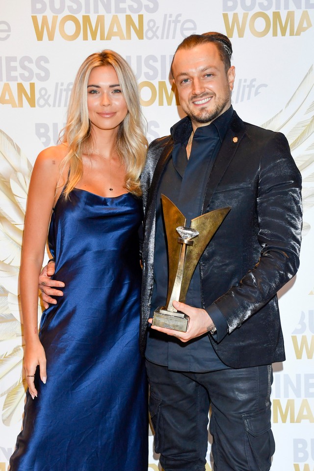 Sandra Kubicka i Baron jednak się nie rozstali. Uwagę zwraca dekolt ...