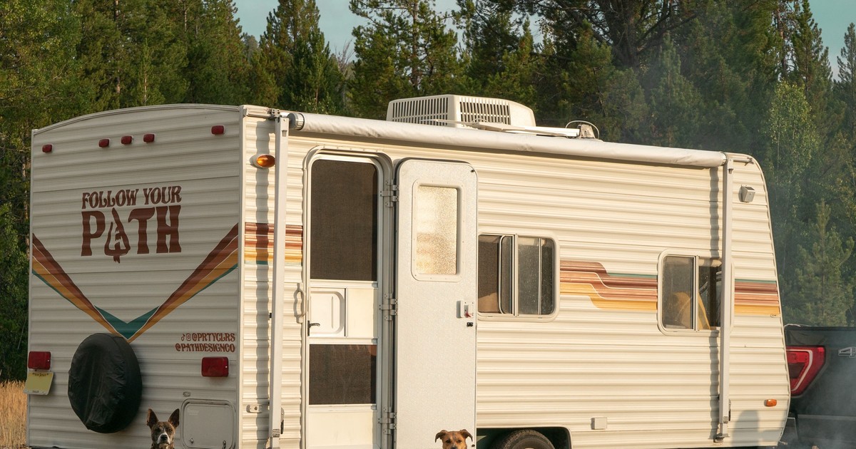A Gen Z couple from New Jersey spent $10,000 renovating an old trailer ...