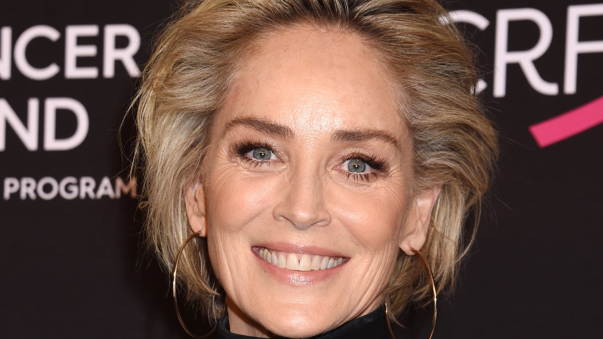 61 évesen is igazi szexszimbólum Sharon Stone: hihetetlen jó formában ...