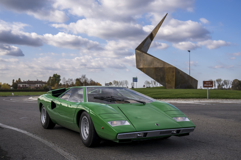 Lamborghini ma 60 lat i od początku było wierne silnikowi V12. Jaka ...