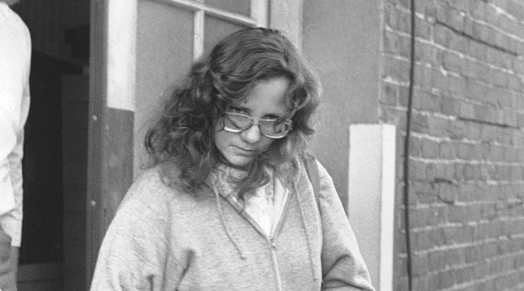 Hét évig volt szexrabszolga a stoppos lány - Blikk