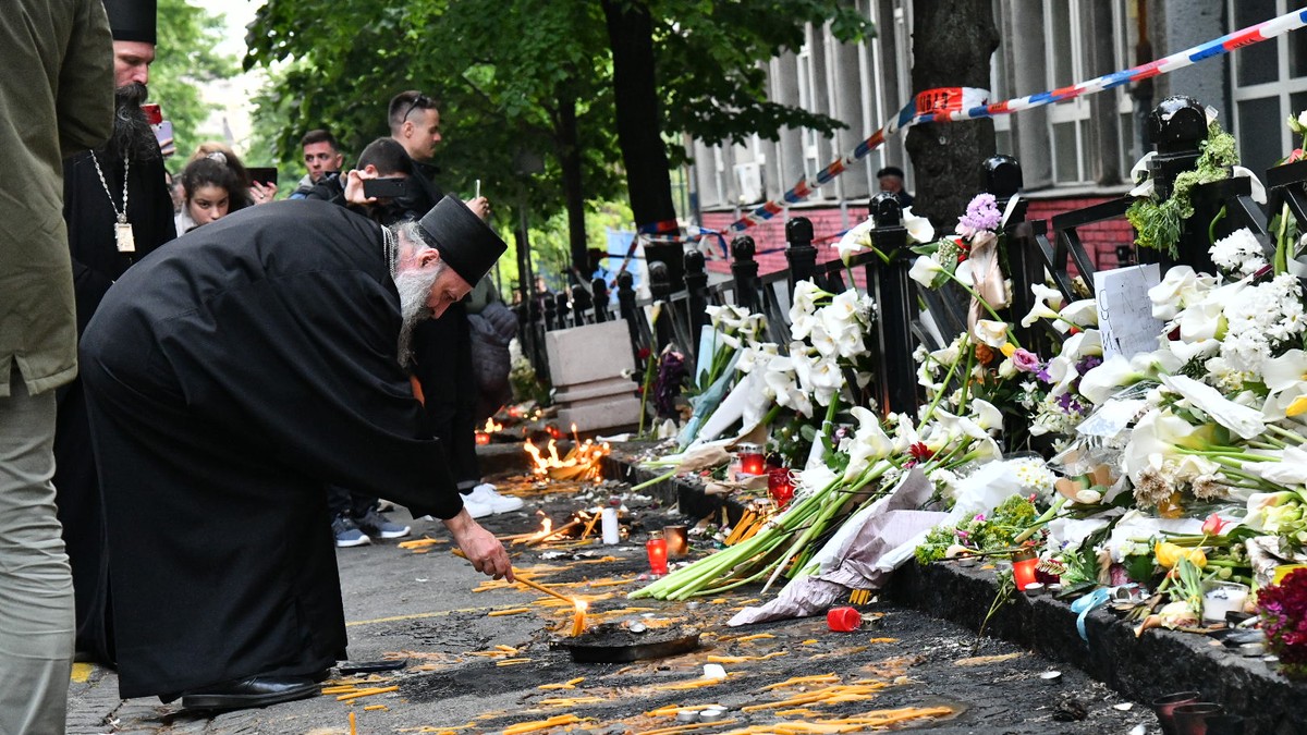 (Uživo) Pucnjava u školi: Ispred OŠ "Vladislav Ribnikar" se skupio ...