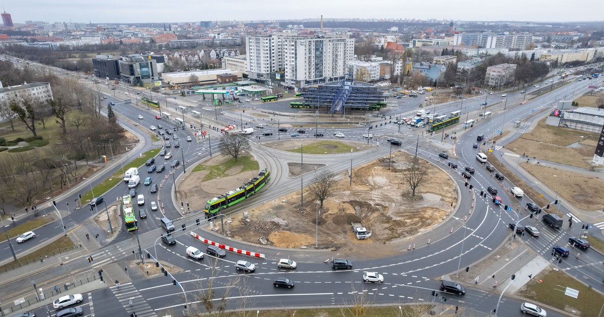 Rondo Rataje w Poznaniu to horror dla kierowców. Powstał nawet film, jak po nim jeździć