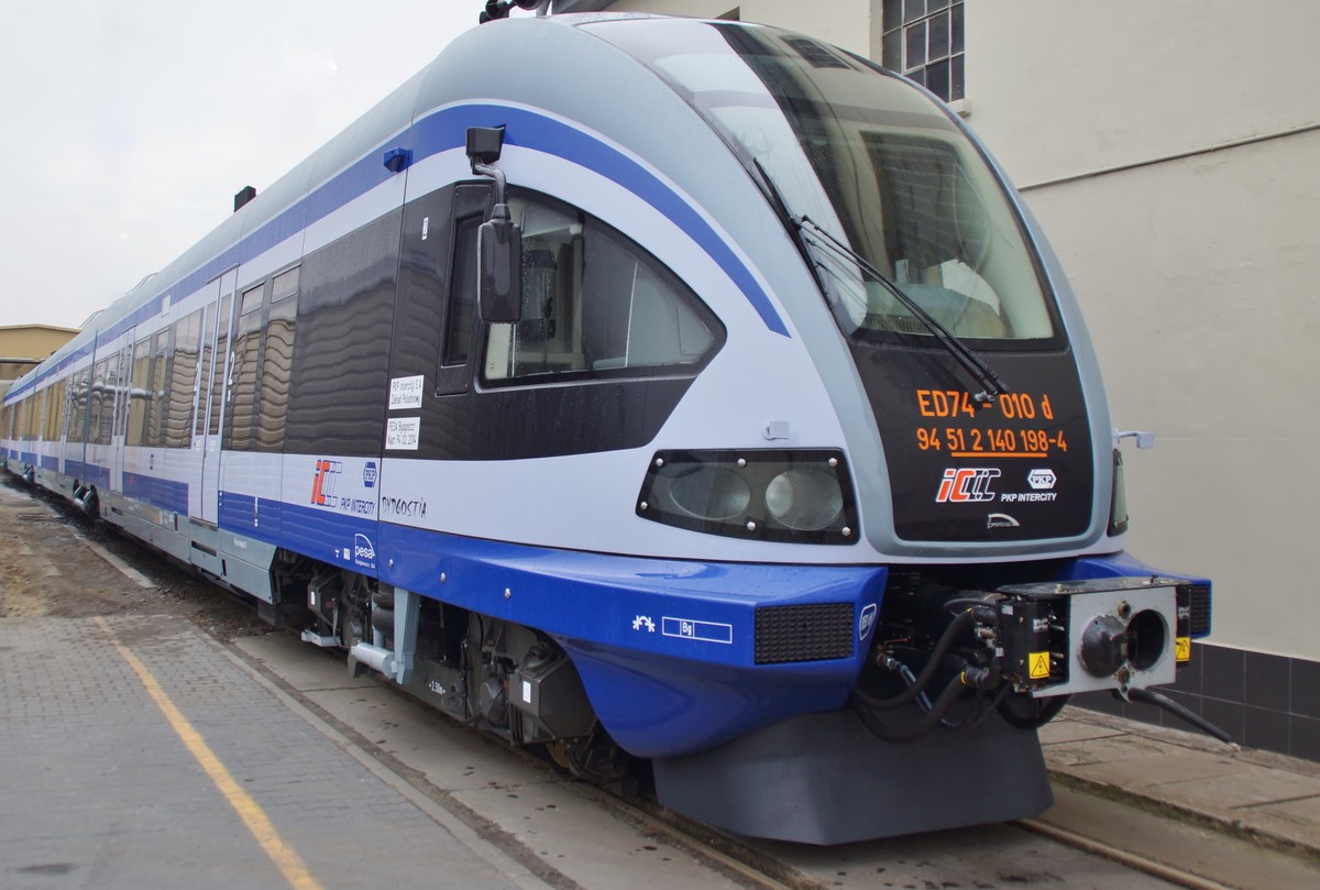 Remont pociągów ED74 dla PKP Intercity - Transport i logistyka - Forbes.pl